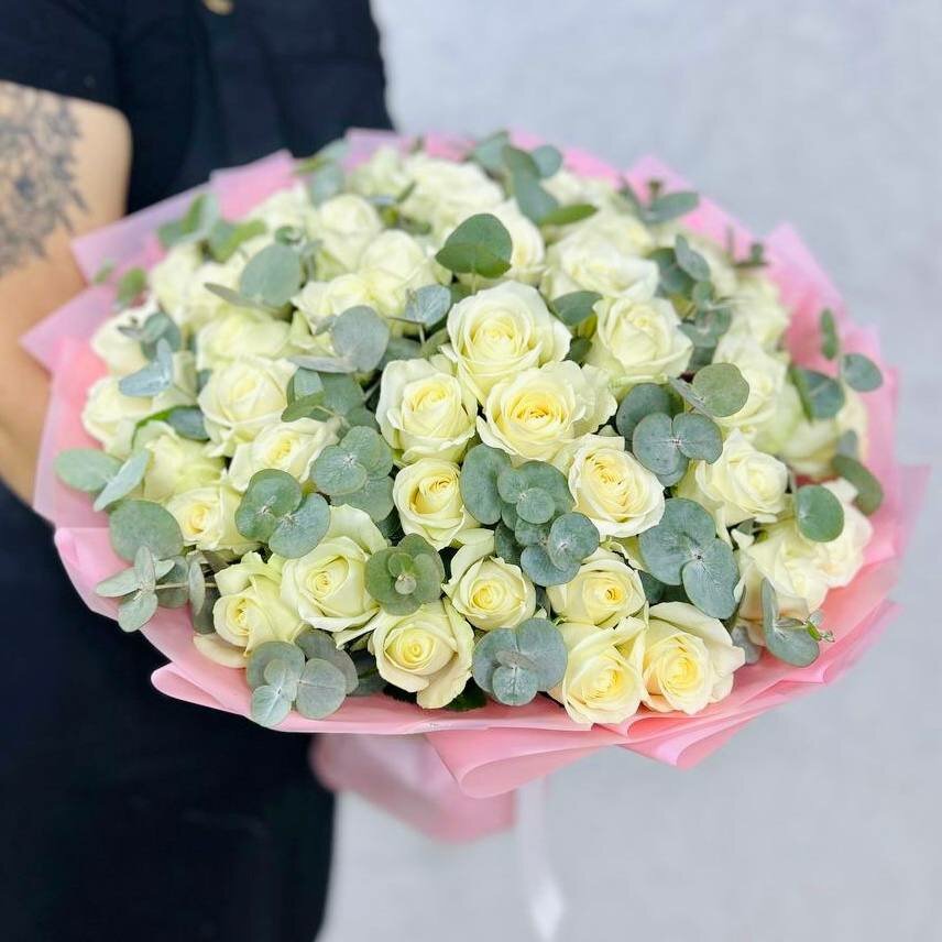 Монобукет Rybe Flowers "Белые розы", 51 роза, 40см, на стеблях