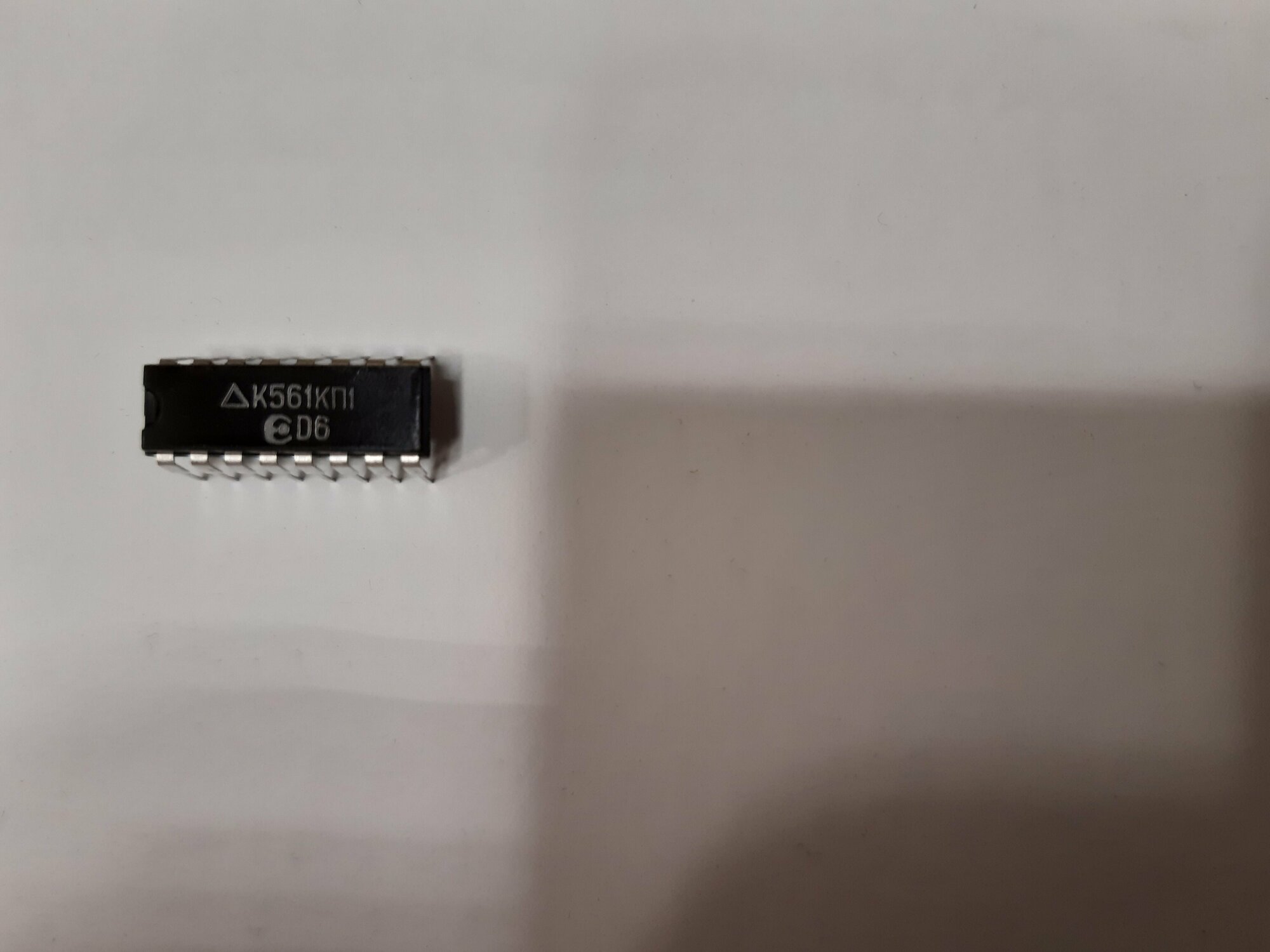 Микросхема К561КП1 (1993г) (упаковка 5 штук)