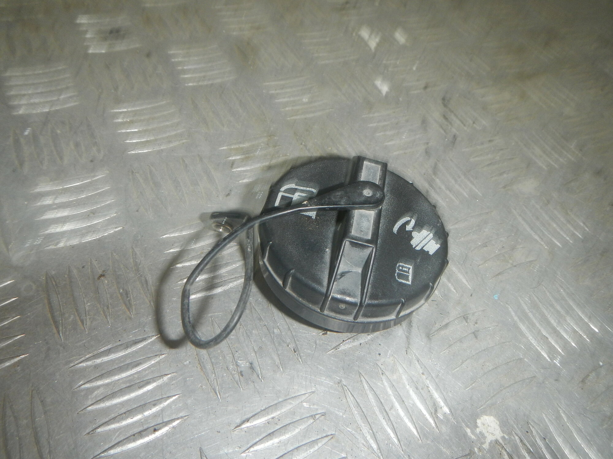 Б/У Крышка топливного бака, Chevrolet (Шевроле)-AVEO T200 (03-08) CHEVROLET AVEO T200 (03-08) Потертости. 547999 GENERAL...