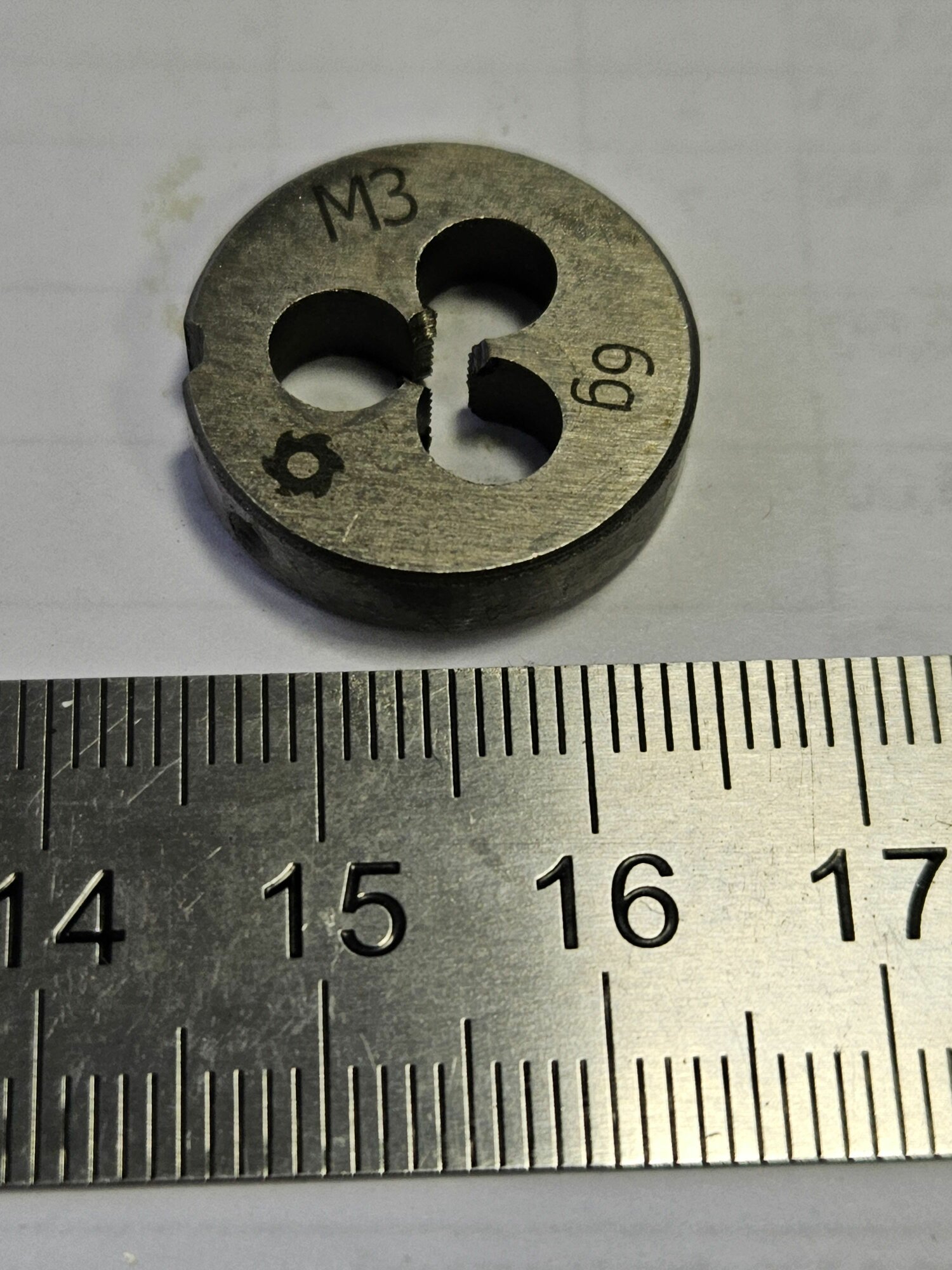 Плашка метрическая М3х0,5