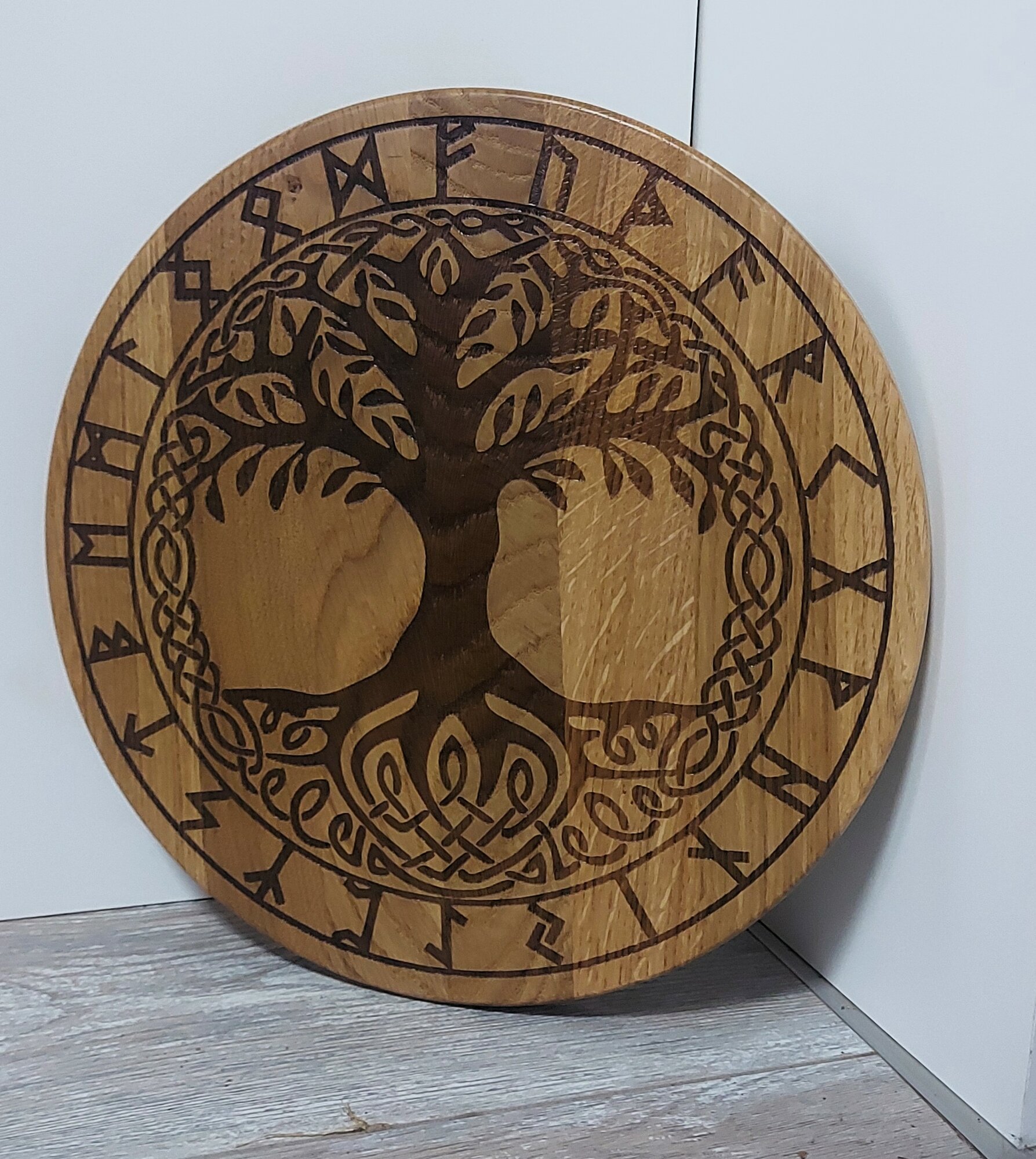Алтарь "Древо жизни", круглый, натуральный, с рунами, деревянный