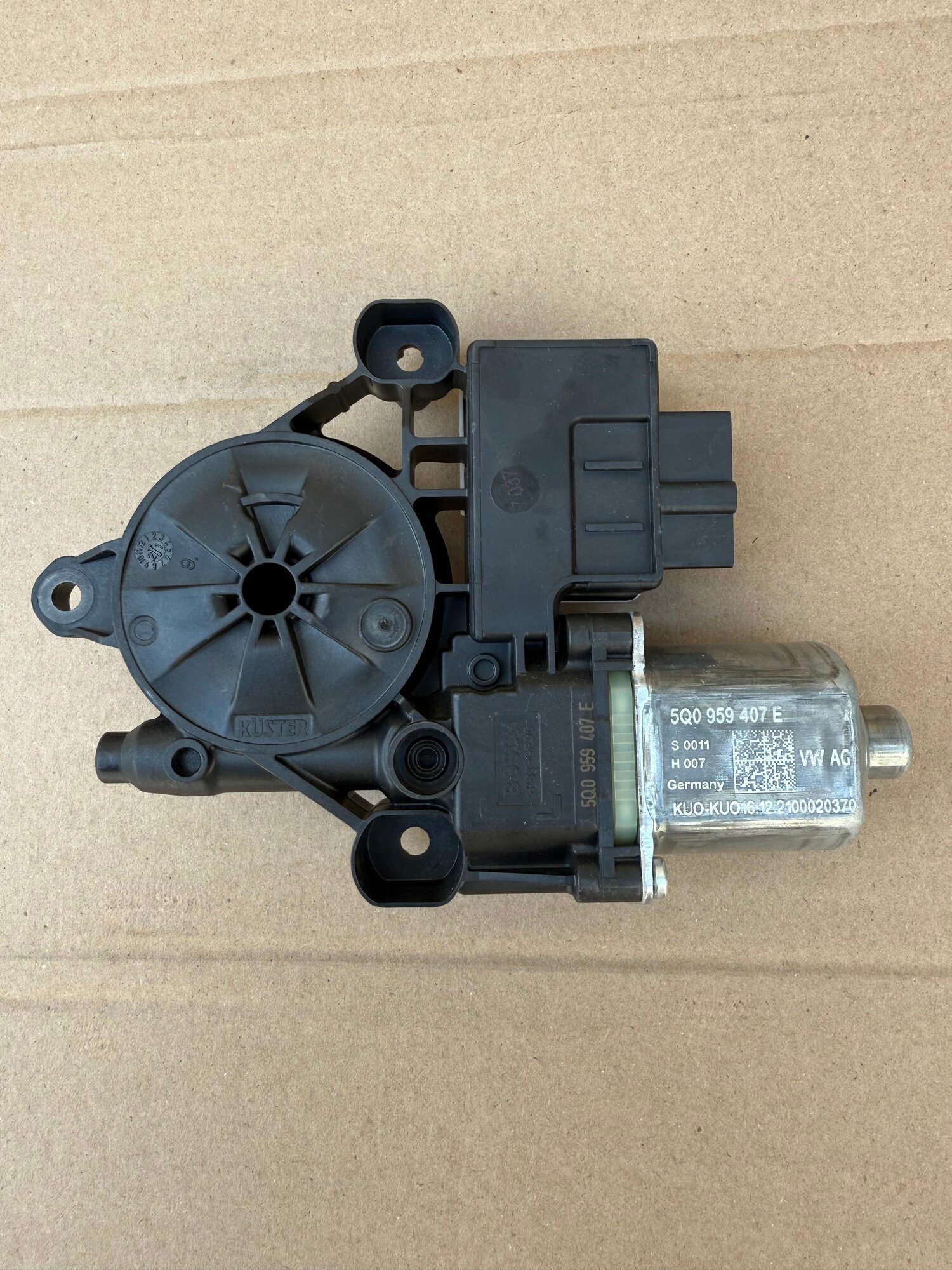 Моторчик стеклоподъемника VAG оригинал 5Q0959407E Volkswagen Skoda