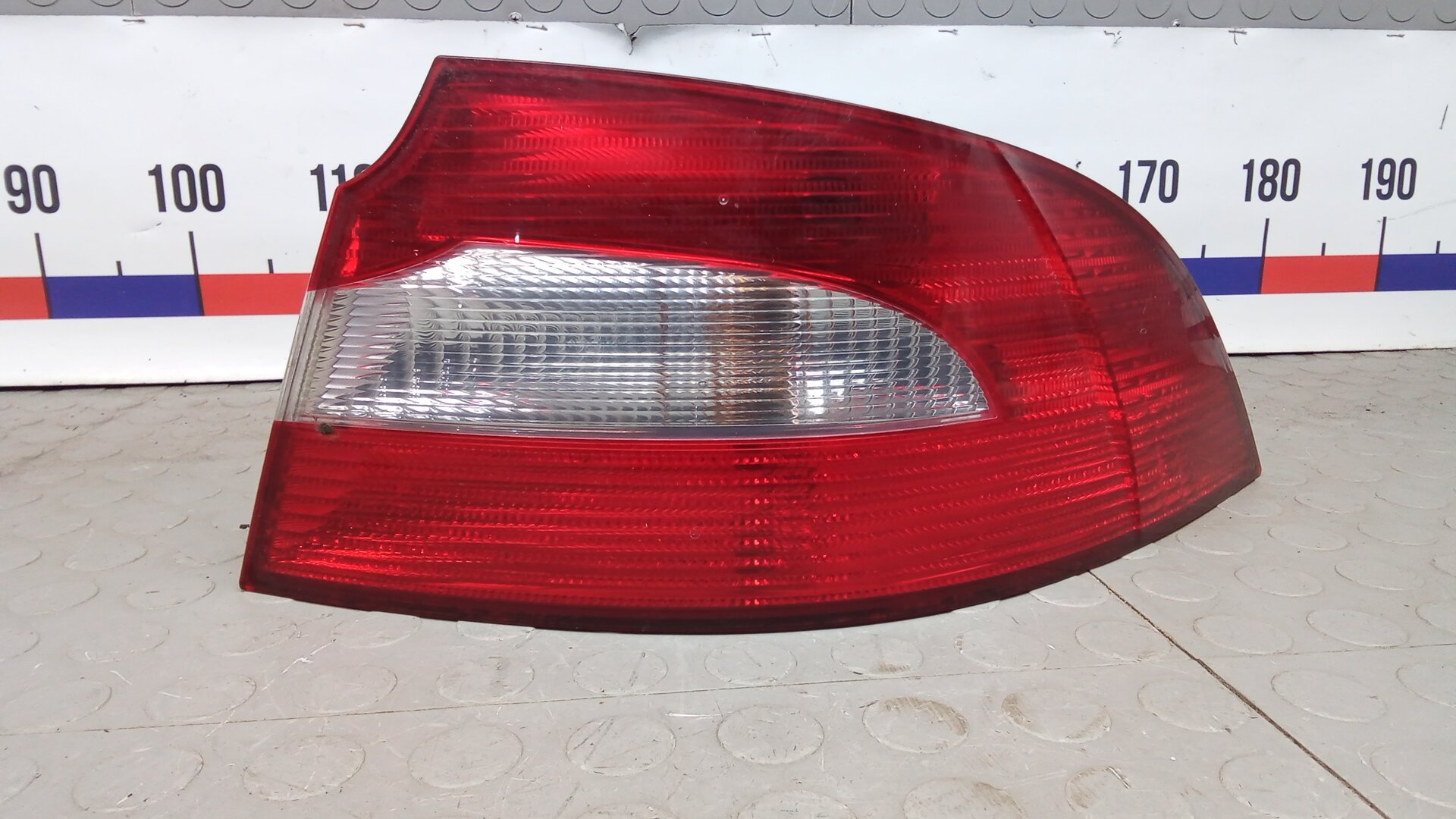 Фонарь задний правый SKODA SUPERB 2, Номер 3T5945112