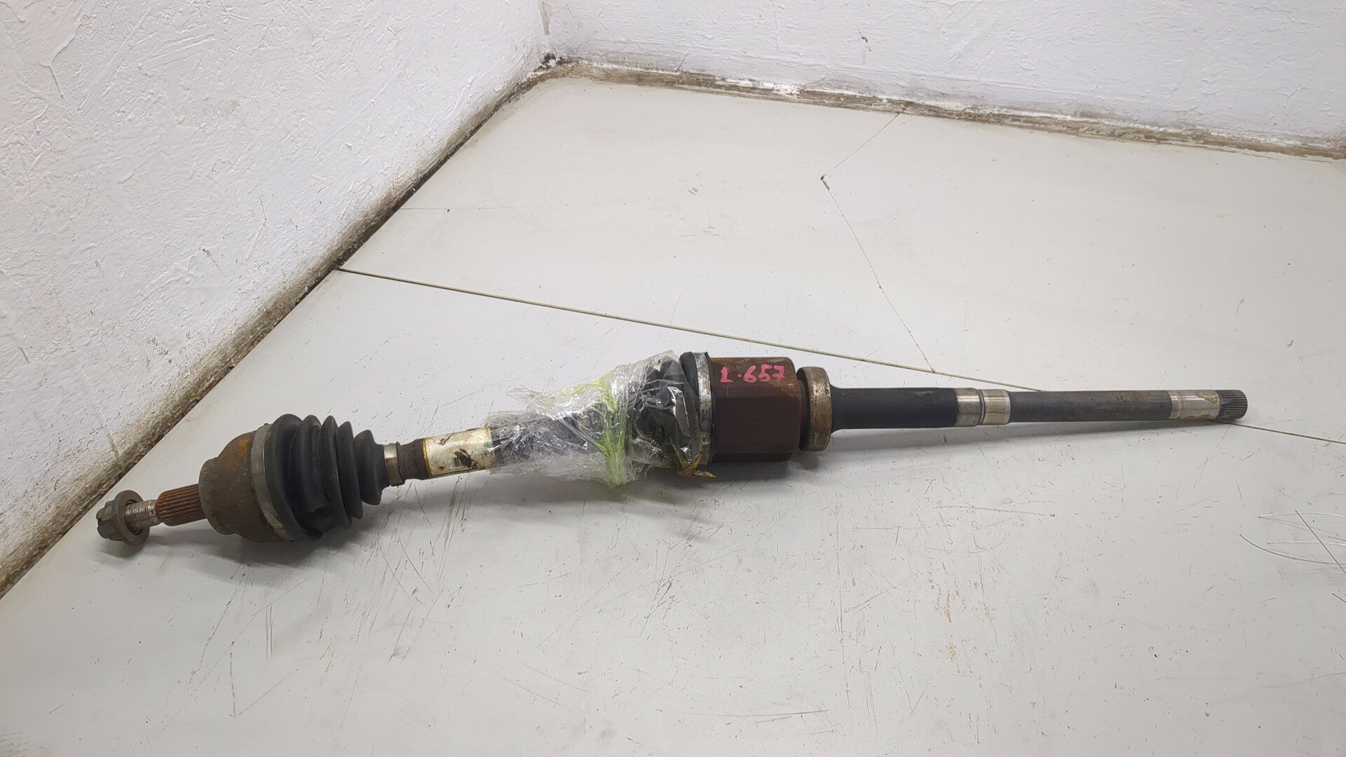 Полуось (вал, шрус) правая передняя Ford Escape Б/У