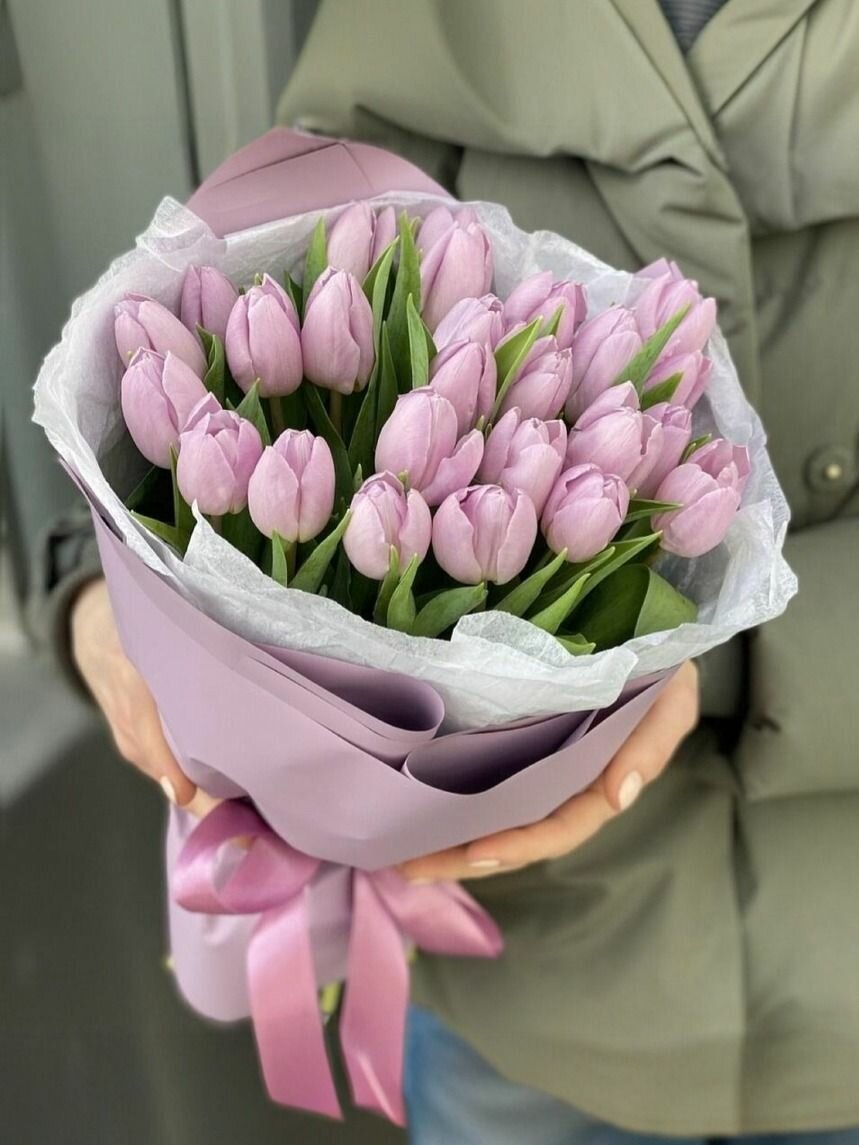 Букет сиреневых тюльпанов