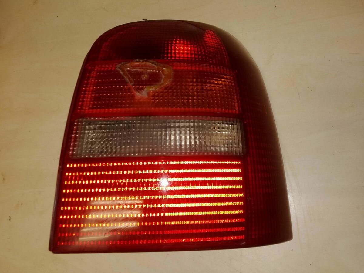 Фонарь задний правый универсал Audi A4 8D B5 8D9945096