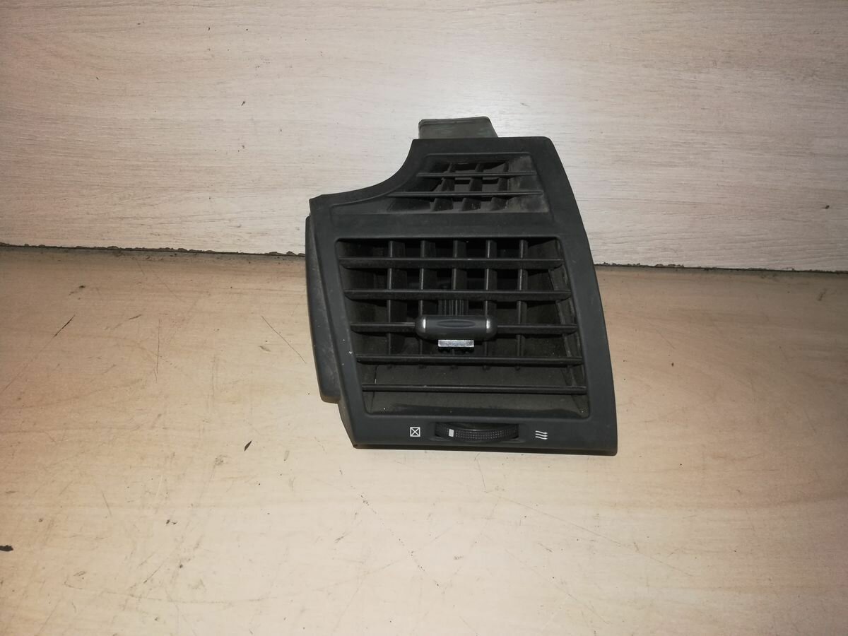 Дефлектор воздушный в торпедо Toyota Camry V40 GN71116470