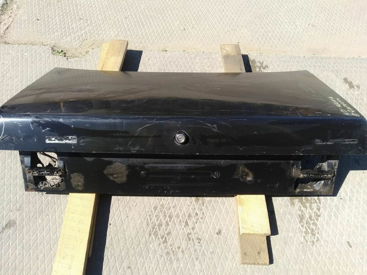 Крышка багажника Ауди 100 200 44 Ц3 443827023E