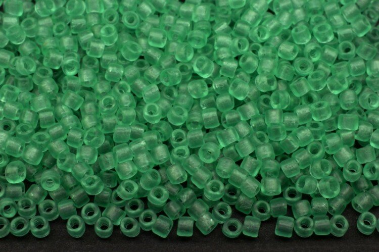 Бисер чешский Matubo цилиндр 10/0 50720/84110 изумрудный прозрачный матовый, 5 грамм