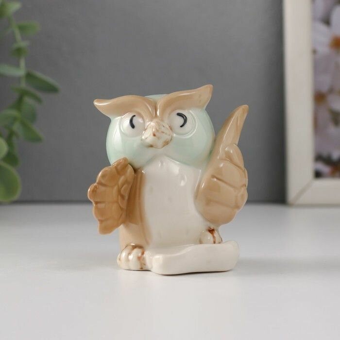 Сувенирная фигурка КНР "Маленький филин с пером и бумагой", керамика, 6,5х5,6х6,4 см (YH050)