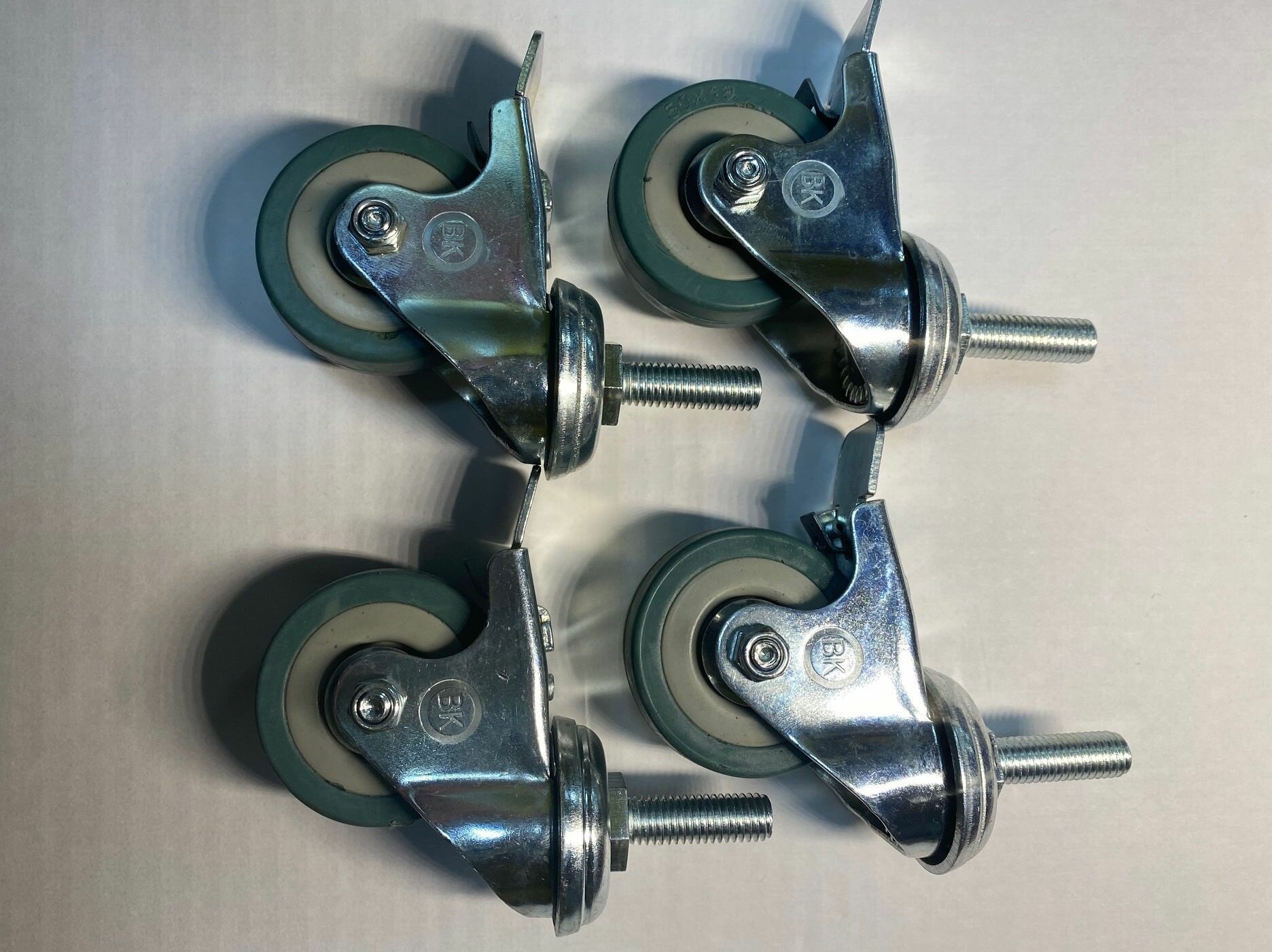 Колесо TvHolder 25-4- SCtgb, с тормозом, 30 кг, внешний диаметр 50 см, цвет серый