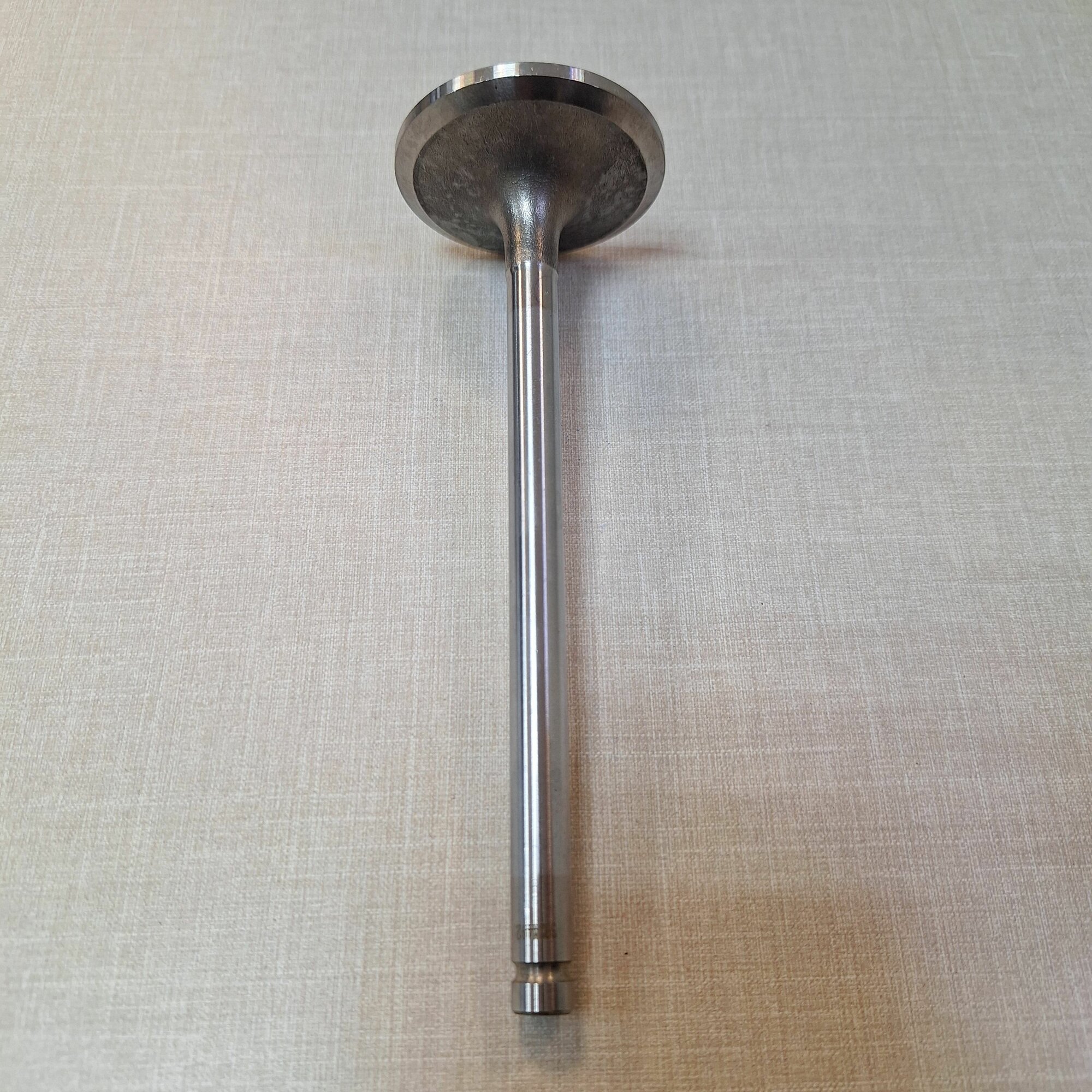 3924492 Впускной клапан на двигатель Cummins L, ISL, QSL