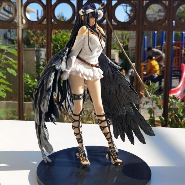 Аниме статуя королевы демонов с крыльями