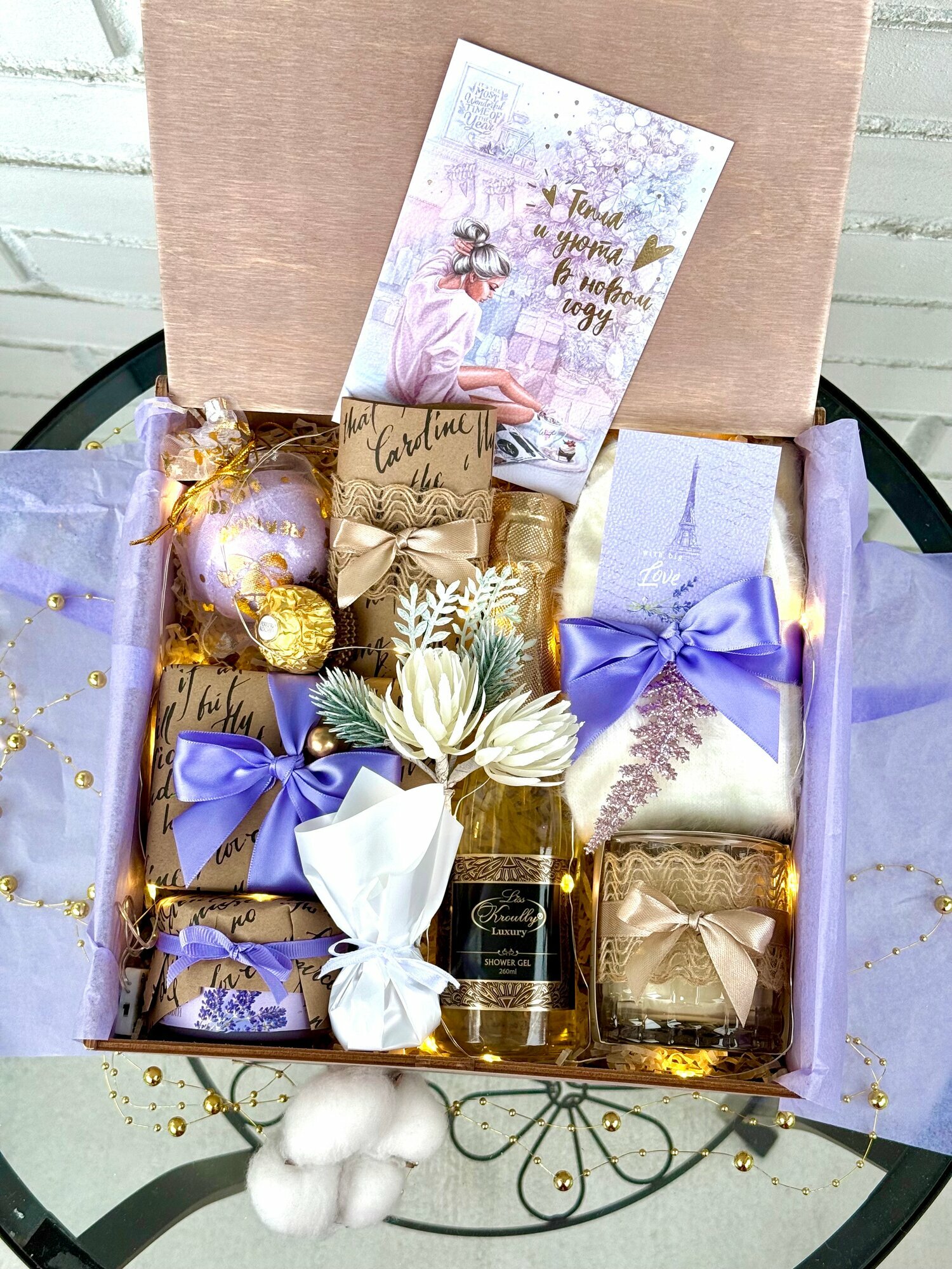 Подарочный набор от La Moon "Лавандовое Волшебство" — для девушек, с бельгийским шоколадом, норковыми носочками, с подсветкой, ароматической свечой и гелем для душа.