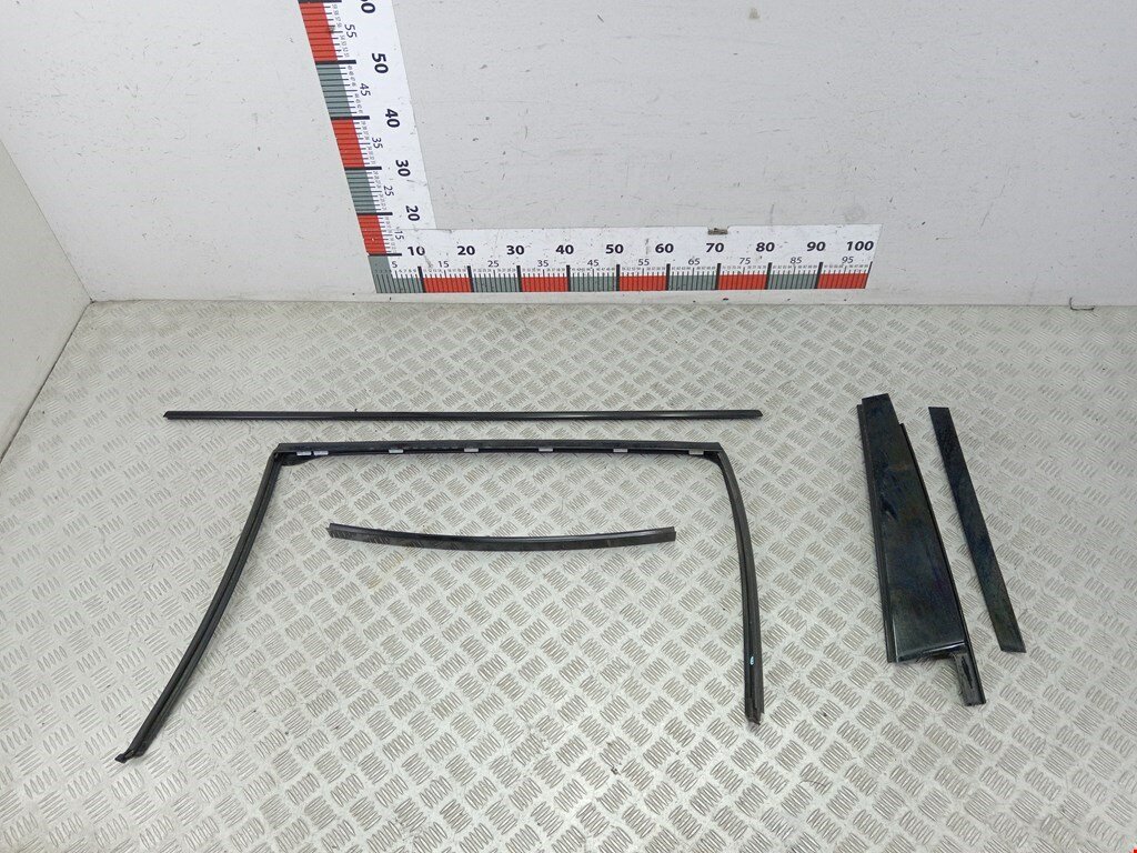 Накладка декоративная (молдинг) стекла двери задней левой BMW X5 (E70) 51357136975 арт. 2264982