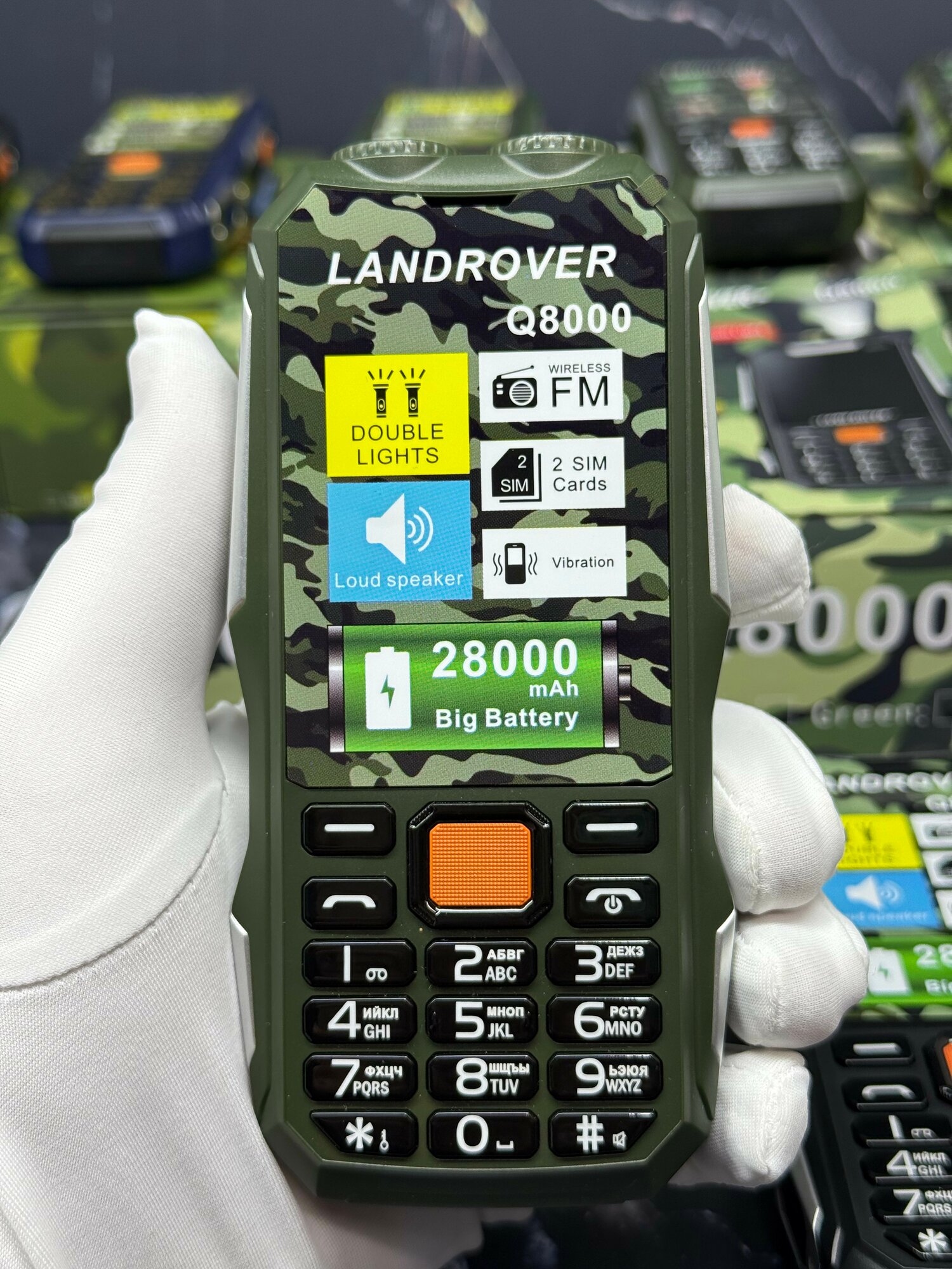 Кнопочный мобильный телефон Q8000