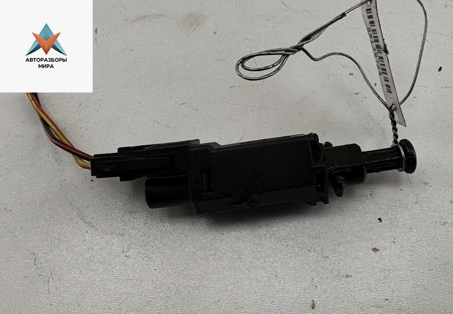 Датчик (включатель) стоп-сигнала Volkswagen Transporter T4 1992 19945515