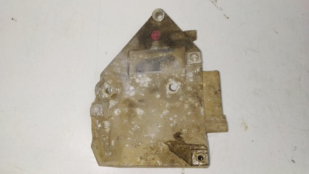 06B260885B Кронштейн компрессора кондиционера VAG 06B260885B