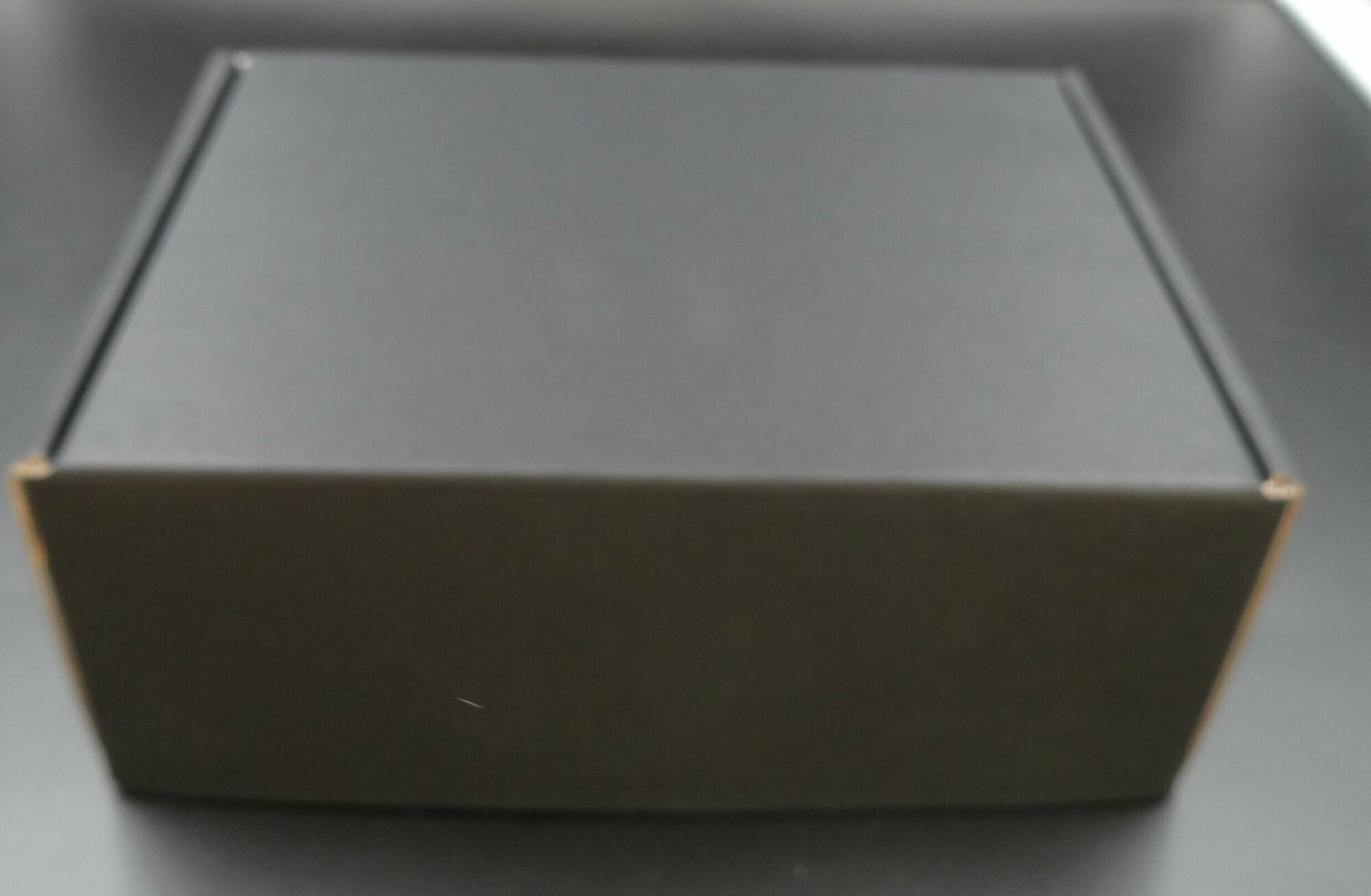 Коробка подарочная 270х220х100 мм черный/черный матовая ламинация