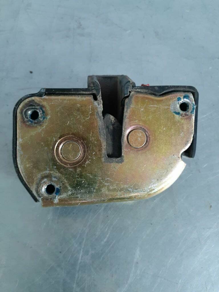 Замок двери задней левой Chrysler Grand Voyager 3 1998