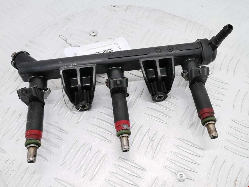 Форсунка бензиновая электрическая Volkswagen Polo 4 03D906031C арт. 1759381