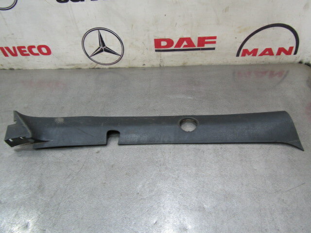 Накладка правой стойки лобового стекла MAN TGA, TGS, TGL, TGM / Есть повреждения!!!
