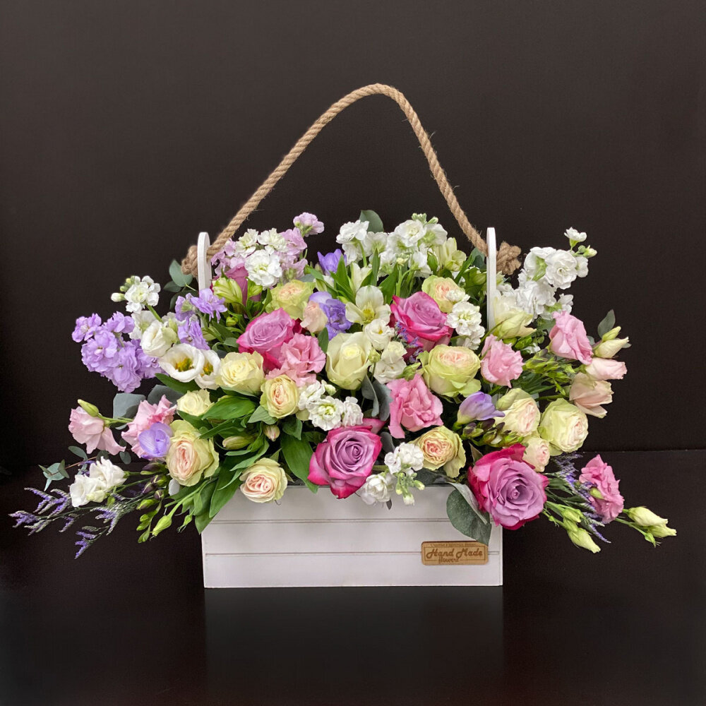 Композиция "Нежность", в деревянном ящике, ассорти из цветов, S, сборка на губке