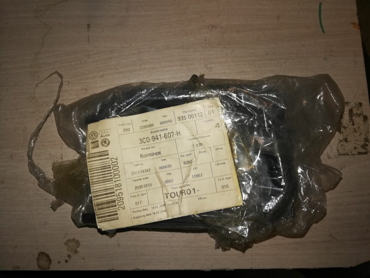 Крышка фары левой VW Passat B6