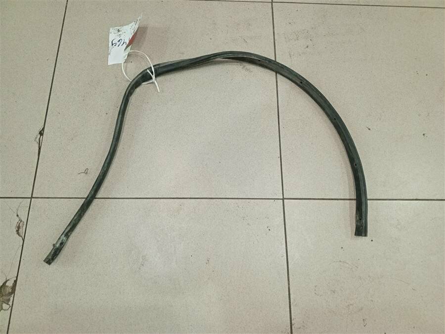 Уплотнитель капота от Hyundai Accent 2000-2012