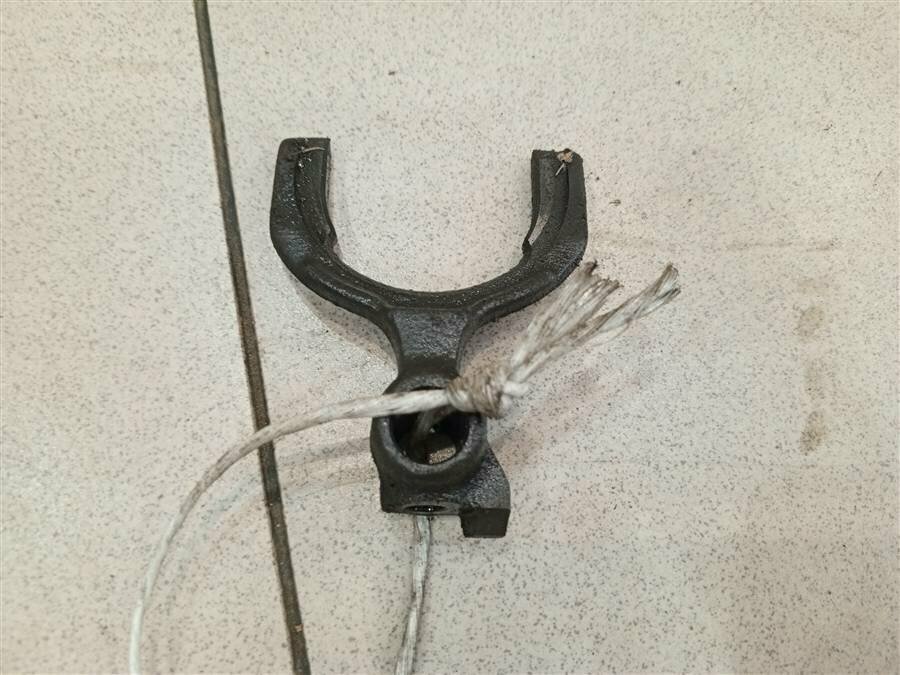 Вилка переключения передач от Toyota Land Cruiser 100 1998-2007