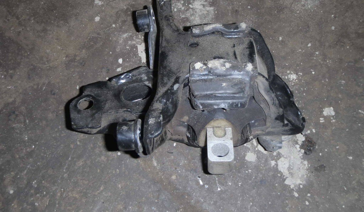 Опора КПП Fabia I Skoda 6Q0199585