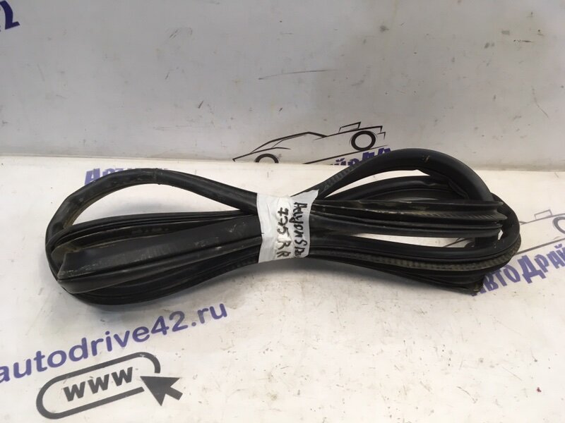 Б/У уплотнитель проема двери SsangYong Actyon Sports 2007 QJ D20DT Задн. Прав. 29836 SSANG YONG арт. 7312032000LAM