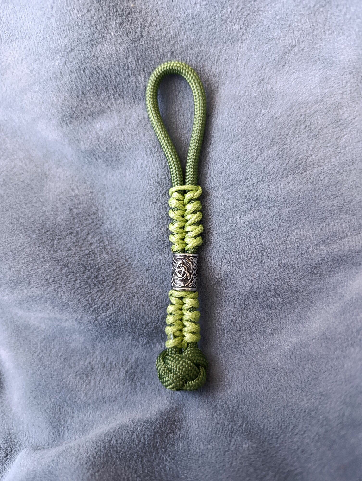 Темляк-брелок Олива, авторский, паракорд 4 мм, длина петельки 4см