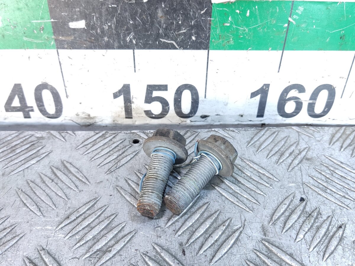 Болт крепления суппорта переднего MERCEDES GL w166 0199905601