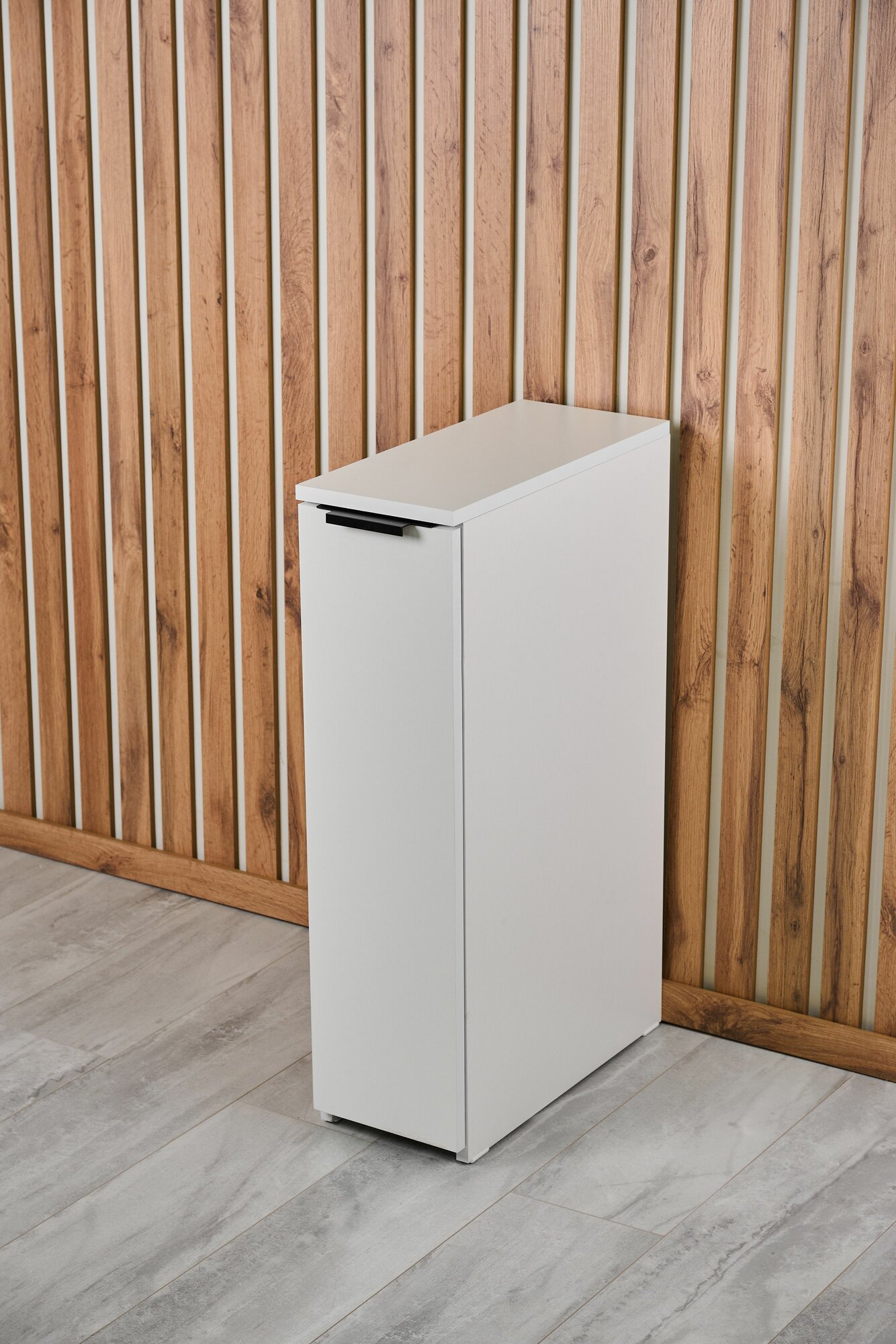 Узкая напольная тумба