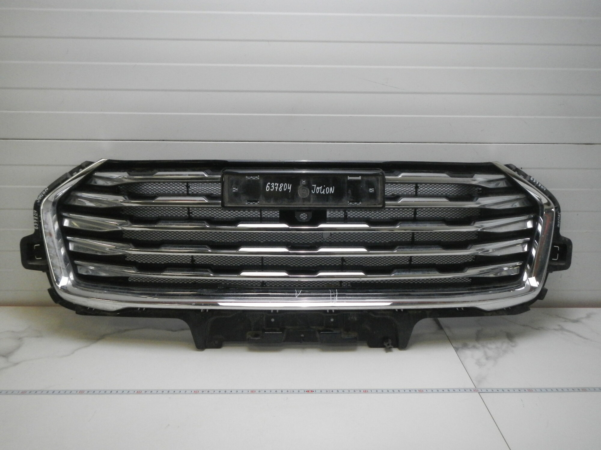 Б/У Решетка радиатора, Haval (Хавейл)-JOLION (21-) Haval JOLION (21-) Трещины, нет кусков, царапины, сломаны 4 крепления...