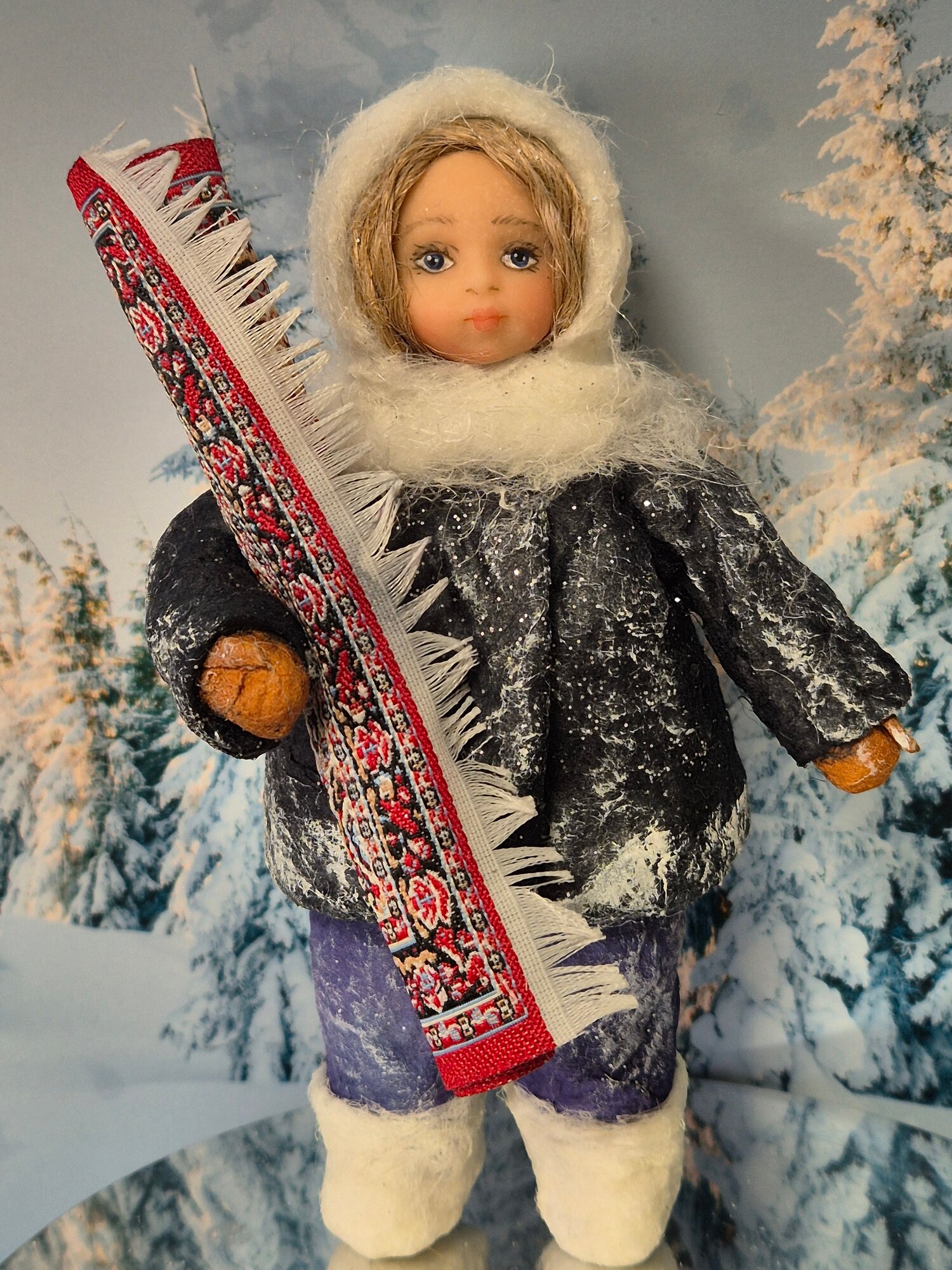 Ёлочная игрушка Affavatta, "Девочка с ковром", 12см, ручная роспись