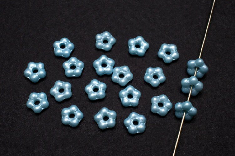 Бусина Flower 5мм, отверстие 1мм, цвет 02010/29313 Alabaster/Pastel Aqua, 733-102, 20шт