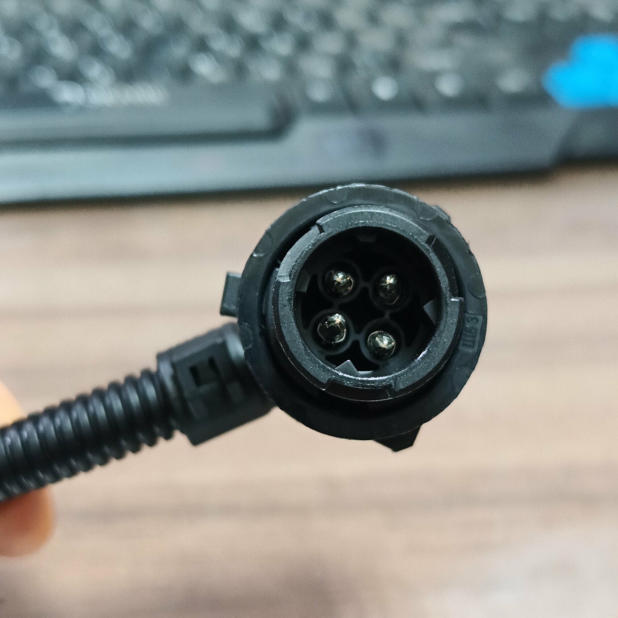 Разъем (штекер) 4 контакта задних фонарей / датчика кислорода / скорости VAG GAZ Cummins (штыревая часть)