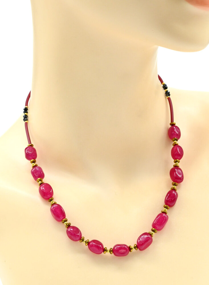 Бусы, корунд