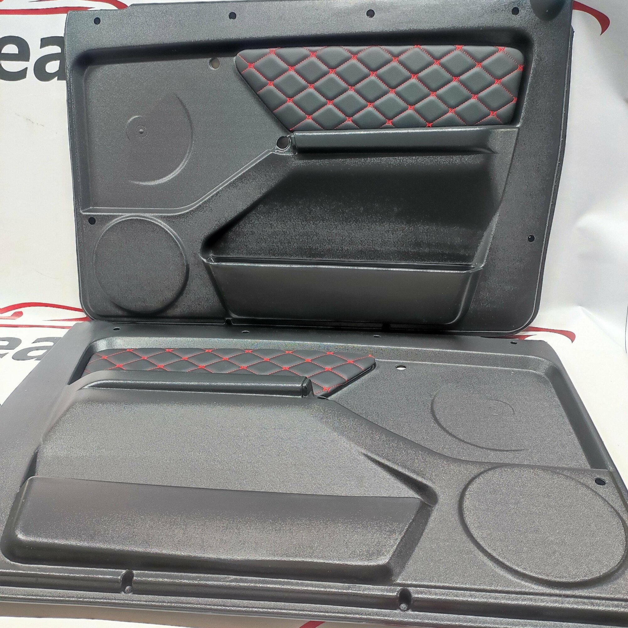 Обшивка дверей 2121,21213,21214 аналог со вставкой "красная строчка"