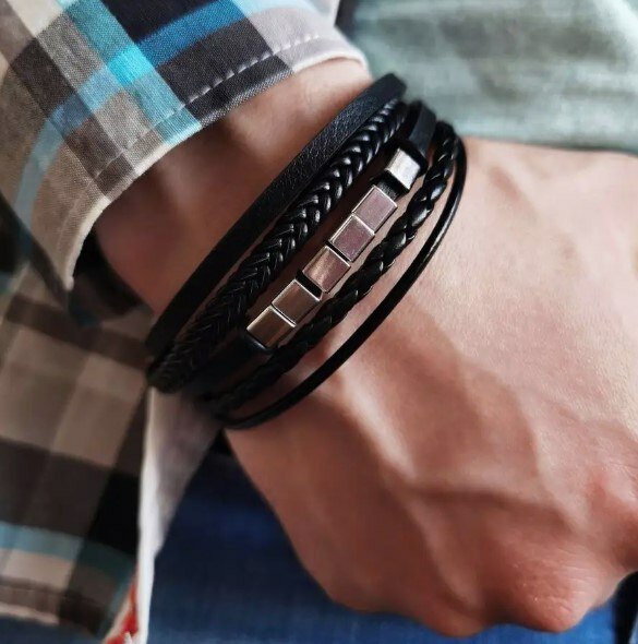 Плетеный браслет