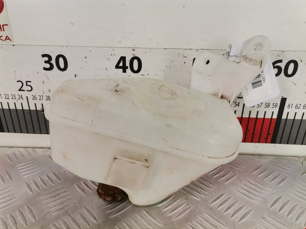 Бачок омывателя Mazda 323 BA B01C67480A арт. 1487749