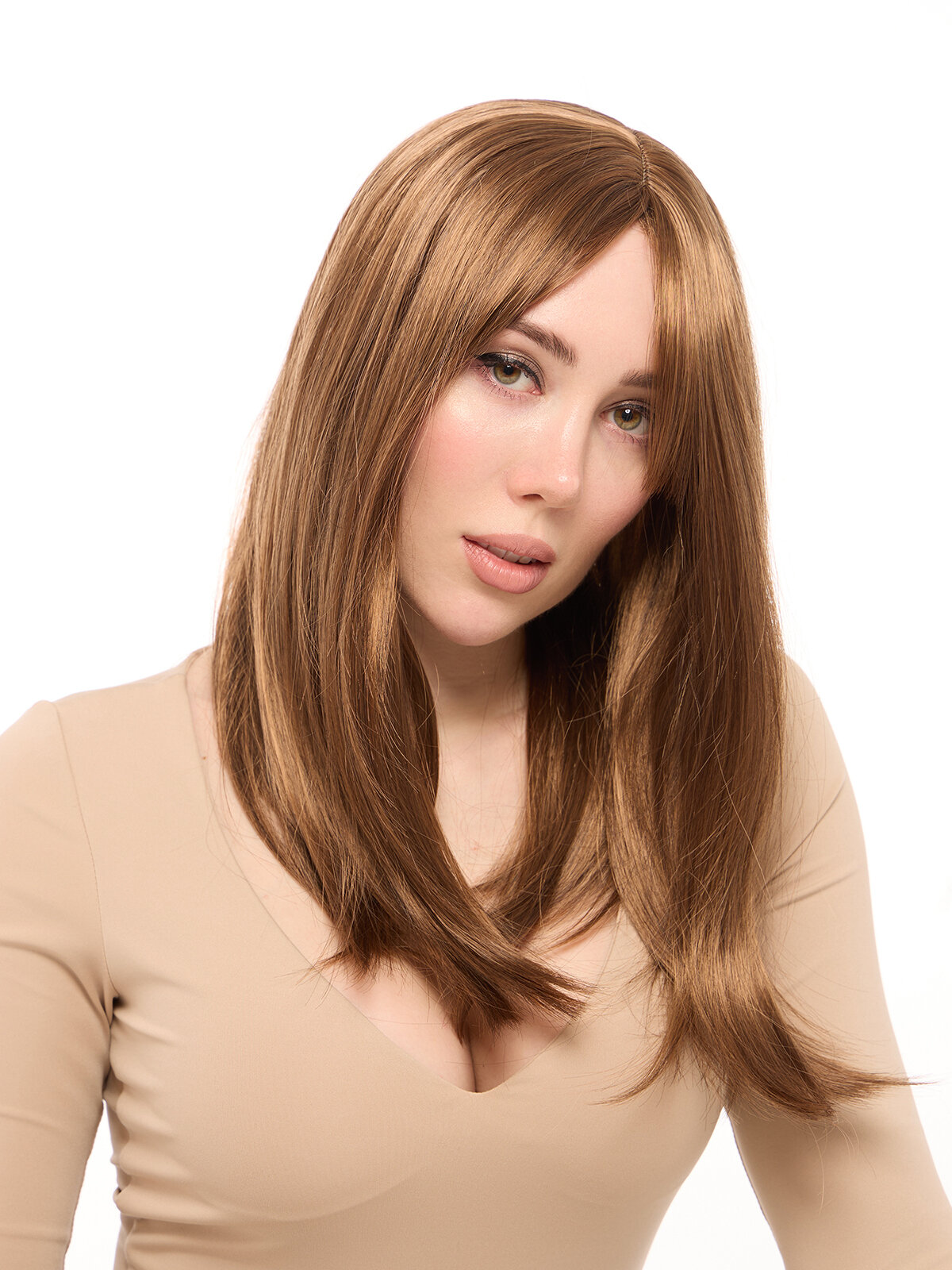 Коричневый парик с челкой