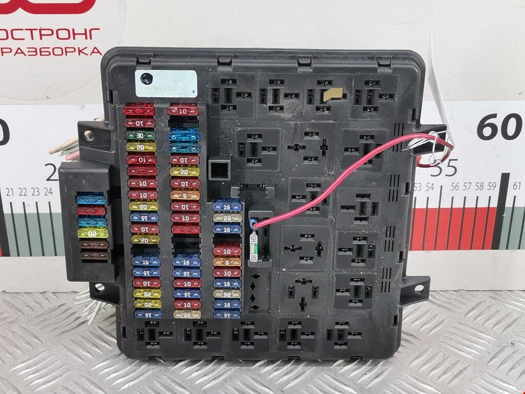 Блок предохранителей Renault Midlum 5010516886A арт. 1933647