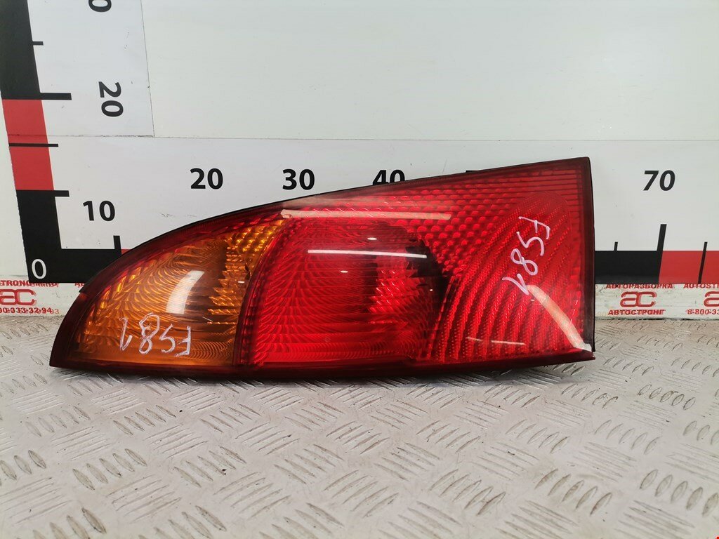 Фонарь задний левый Ford Focus 1 XS4113405A арт. 1051799