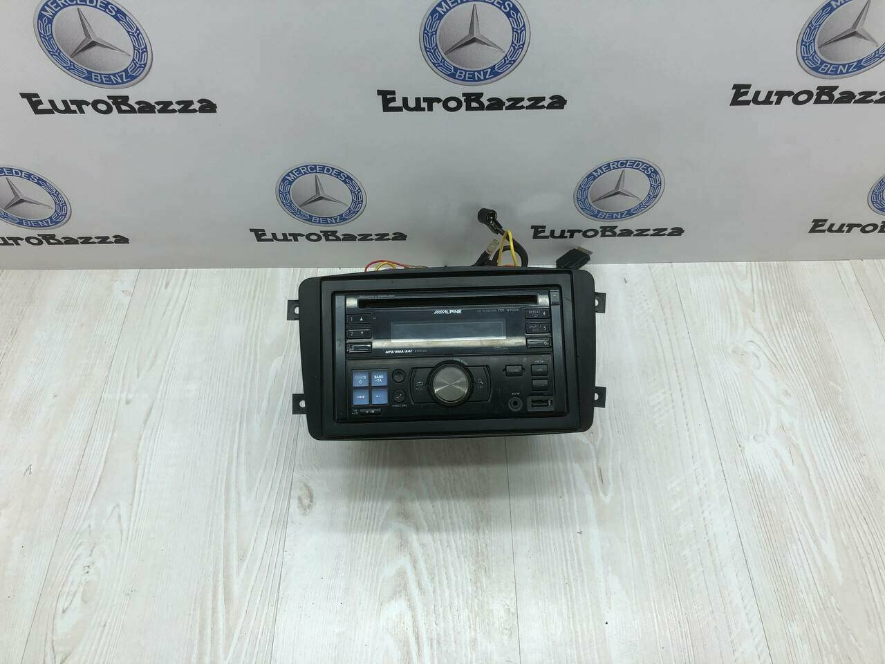 Магнитола Alpine Mercedes W639 A6396890639