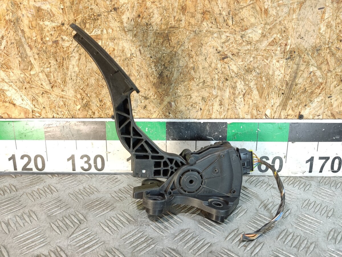 Педаль газа KIA Ceed 2007-2012 327002R300