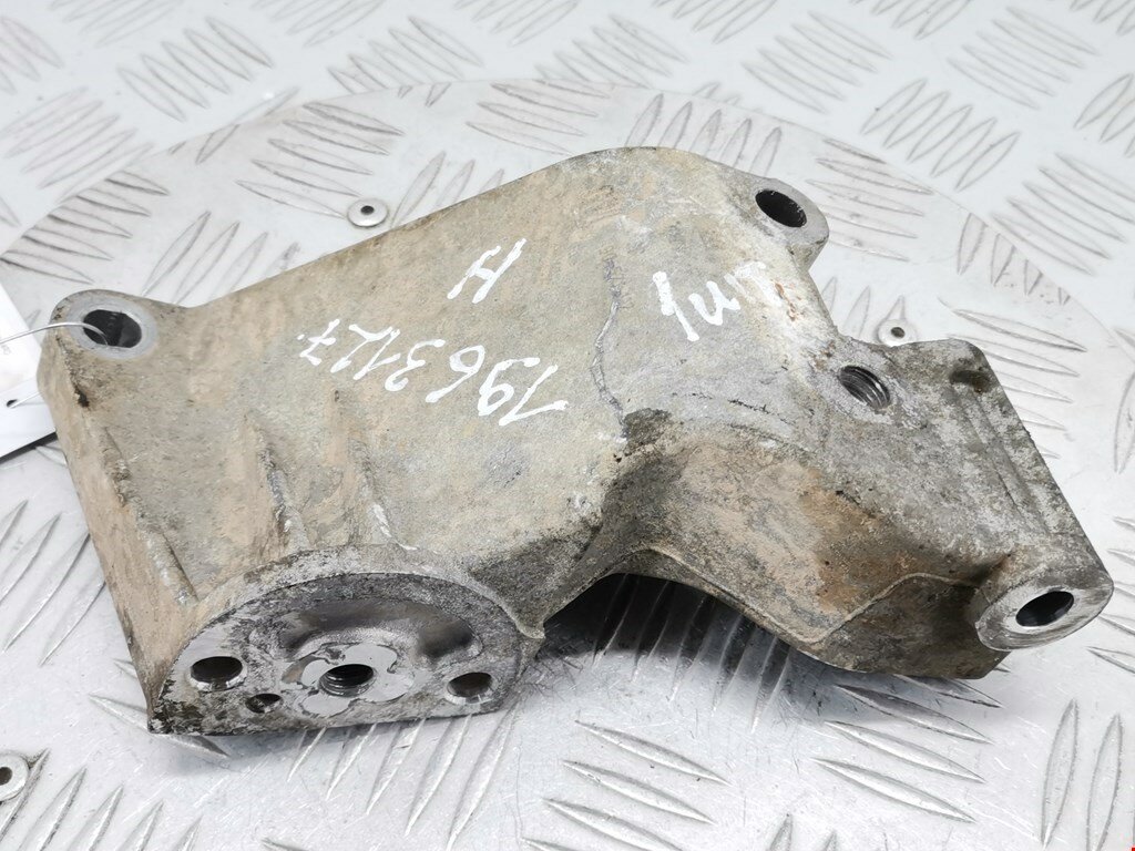 Кронштейн генератора Opel Vectra C 90571112 арт. 1974927
