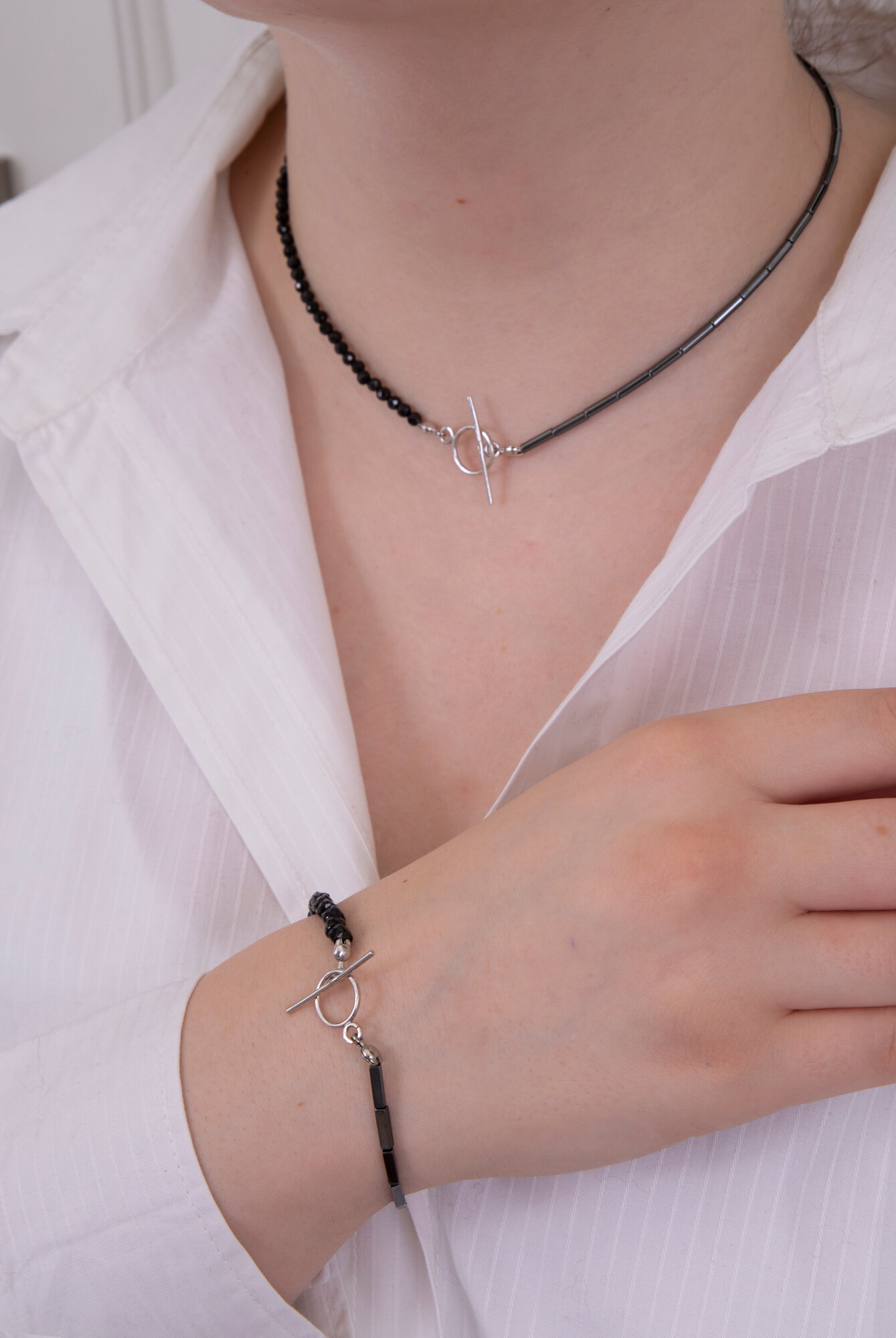 Колье, серебро, 925 проба, родирование, гематит, шпинель